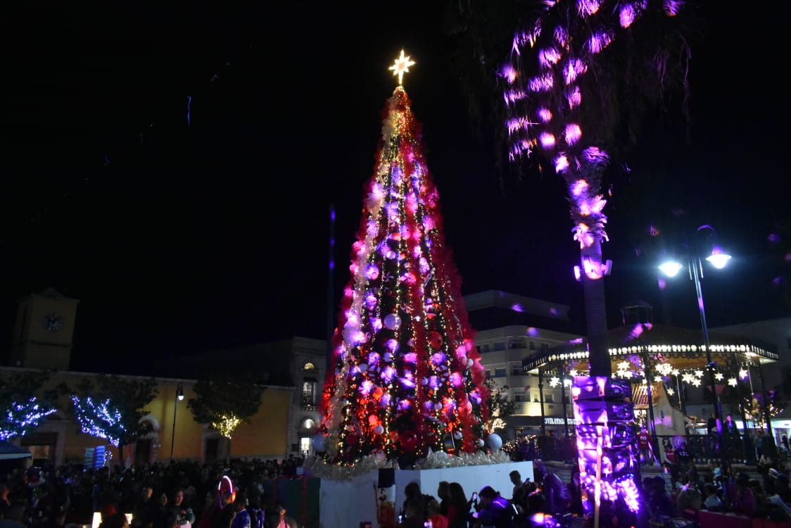 Ilumina Gobierno de Parral la Plaza Principal con el encendido del ...